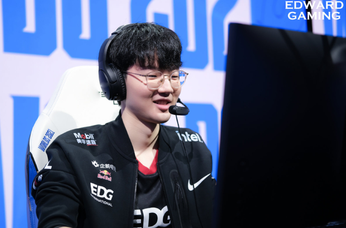 EDG爆冷翻车，Faker憋笑失败，RNG连发2文回应