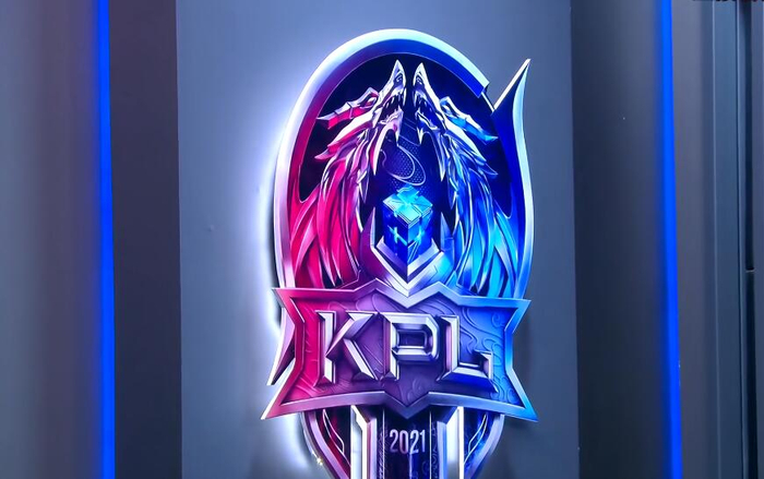 KPL摊上事，比赛解说现场出现喘气声,官方紧急删除涉事录播