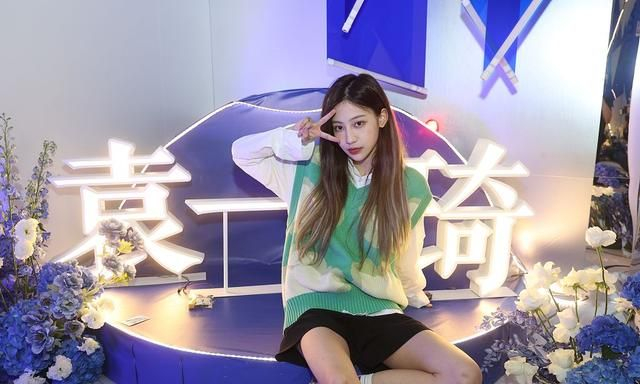 SNH48袁一琦生日会造型多变 红裙化身海妖妩媚迷人