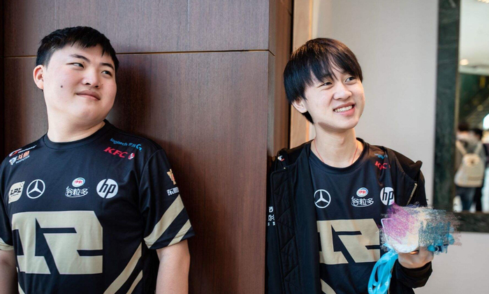 永远的神回归LPL！Doinb宣布Uzi复出：小明选择Gala放弃小狗