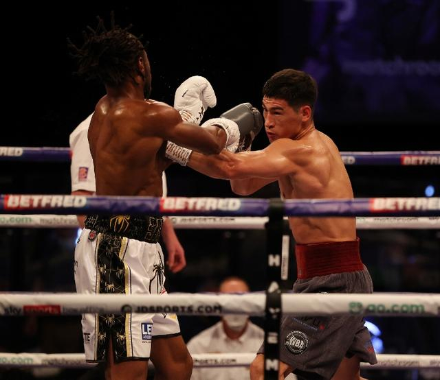 世界拳王比沃尔再次完成卫冕，志在统一轻重量级