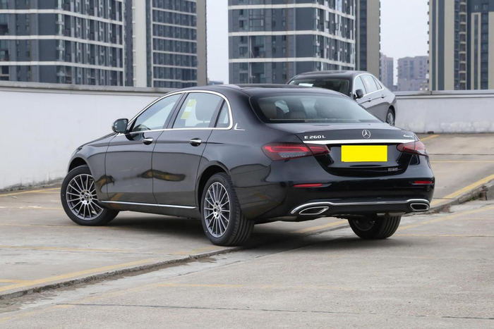 解读奔驰E260l，配2.0T+9AT动力，外观向S级靠拢，到底香不香？