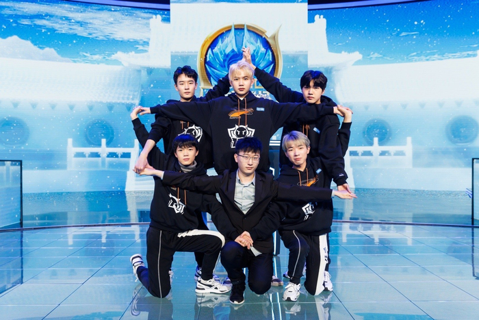 玩加出品 @广州TTG 首发五人组追平第一并列KPL出场局数最多