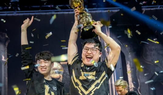 UZI为什么被称为“神”,你还真把他当神了?