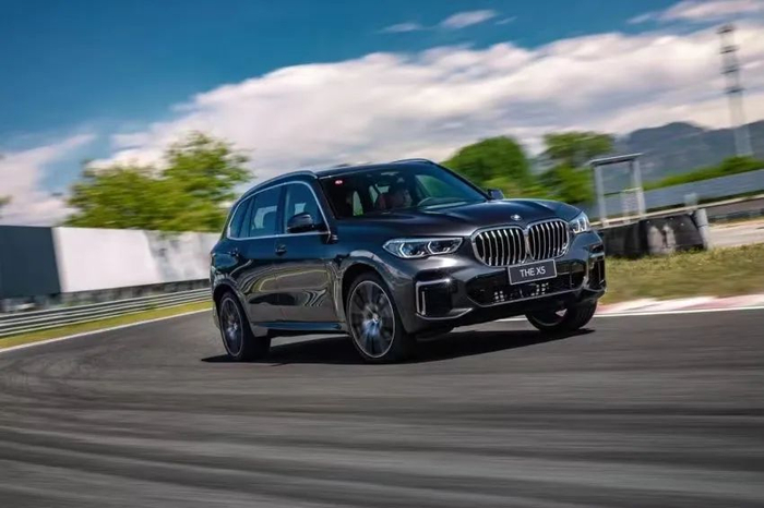 豪华、赛道、越野，宝马X5L带来的“全家桶”究竟香不香？