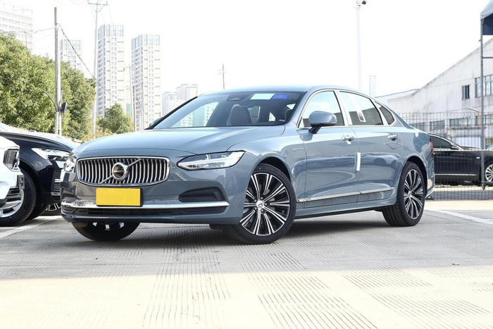 沃尔沃S90：再降没利润了，标配250马力+8AT，车长超5米，不香？