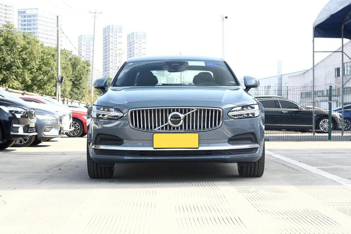 沃尔沃S90：再降没利润了，标配250马力+8AT，车长超5米，不香？