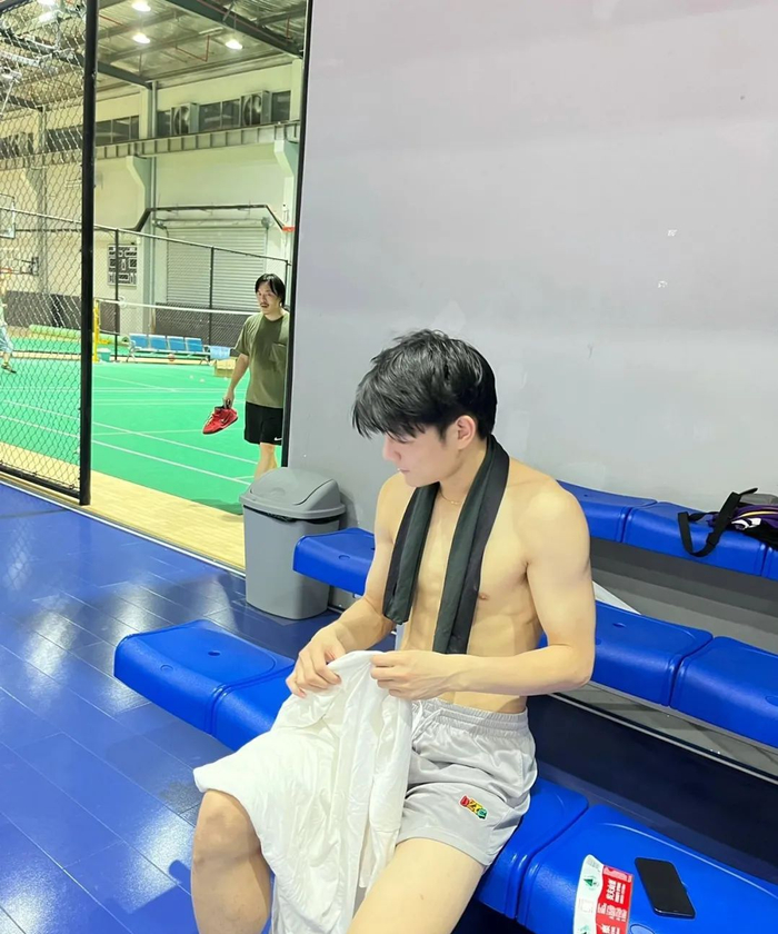 187CM野生篮球体育生，这腹肌大长腿也太顶了！