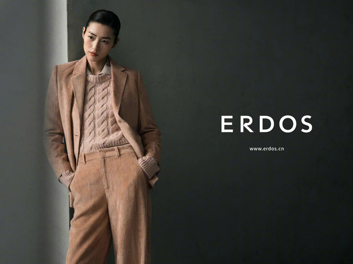 刘雯 𝐄𝐑𝐃𝐎𝐒 2022秋冬大片，透着简单的高级质感