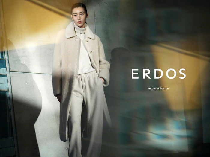 刘雯 𝐄𝐑𝐃𝐎𝐒 2022秋冬大片，透着简单的高级质感