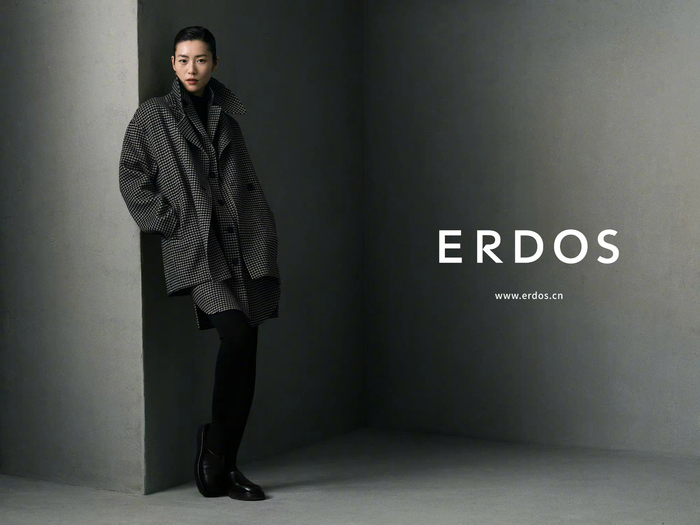 刘雯 𝐄𝐑𝐃𝐎𝐒 2022秋冬大片，透着简单的高级质感