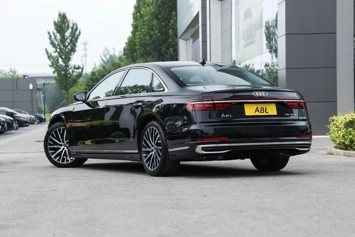 再次对决奔驰S级和宝马7系!新款奥迪A8L即将上市，搭载3.0T/4.0T发动机