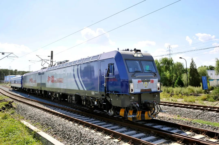 HXD3A型机车完成双机重联万吨牵引试验