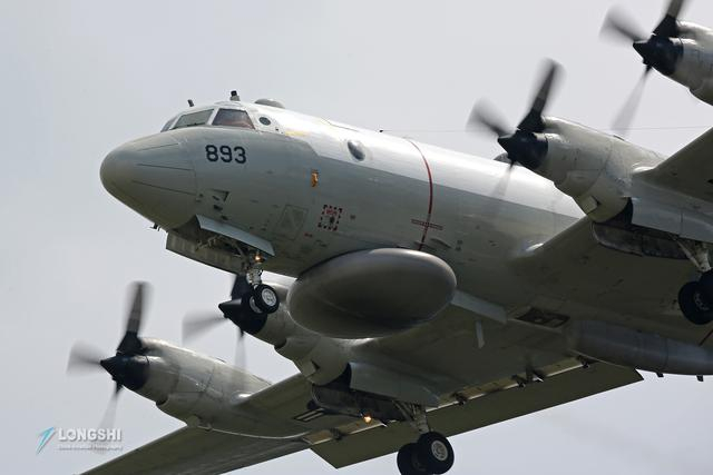 美军战机年初一碰瓷，解放军南海亮出歼11，明确警告：敢闯就敢打