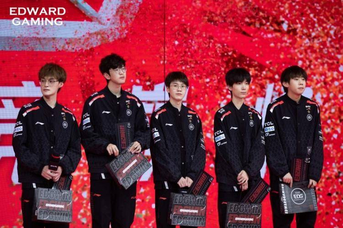 三年考察期已满！EDG官宣人员变动，junjia离队转会至PSG