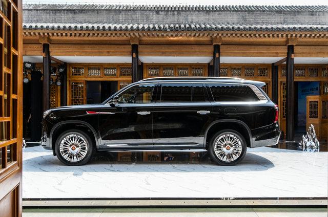 起售价136.58万元，搭4.0T V8发动机，红旗LS7有多“壕”