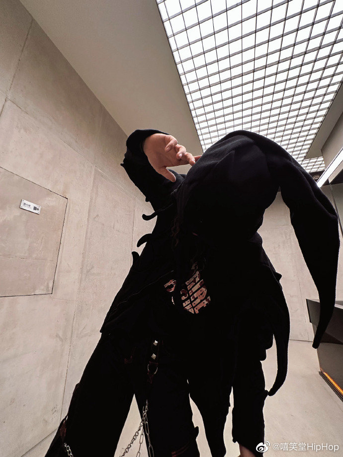 绝绝子！PSY.P新的OOTD造型什么水平？