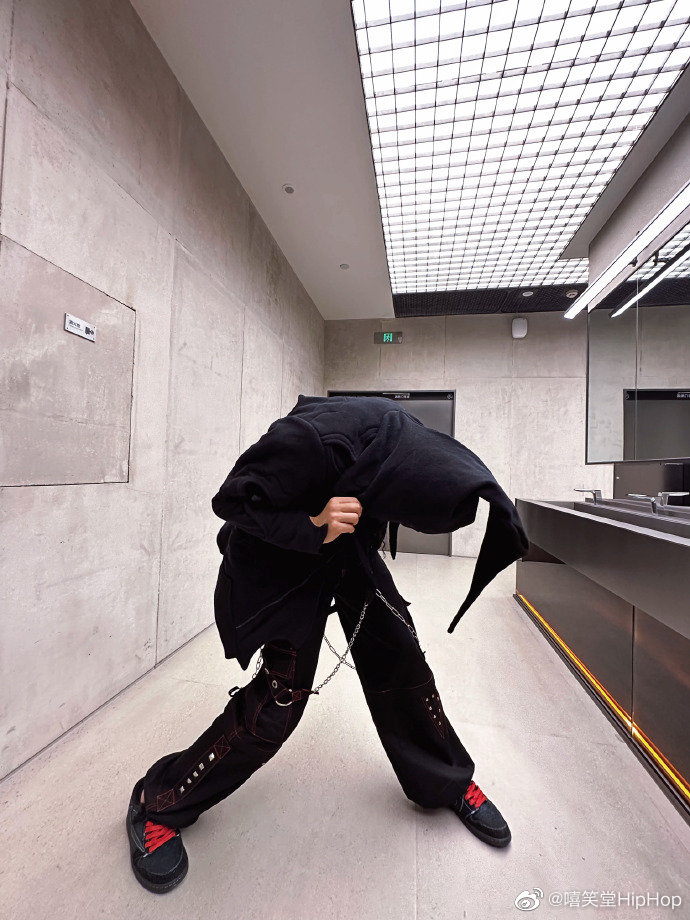 绝绝子！PSY.P新的OOTD造型什么水平？