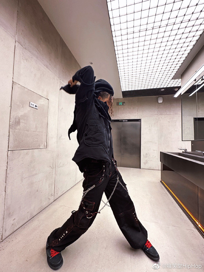 绝绝子！PSY.P新的OOTD造型什么水平？