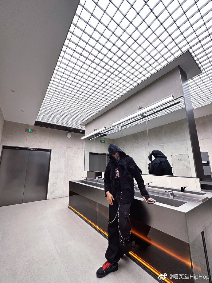 绝绝子！PSY.P新的OOTD造型什么水平？