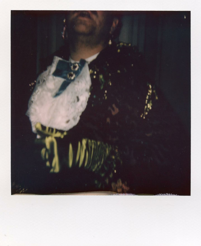 好骚惹~~骚姆秀新单Im Not Here To Make Friends mv幕后照！