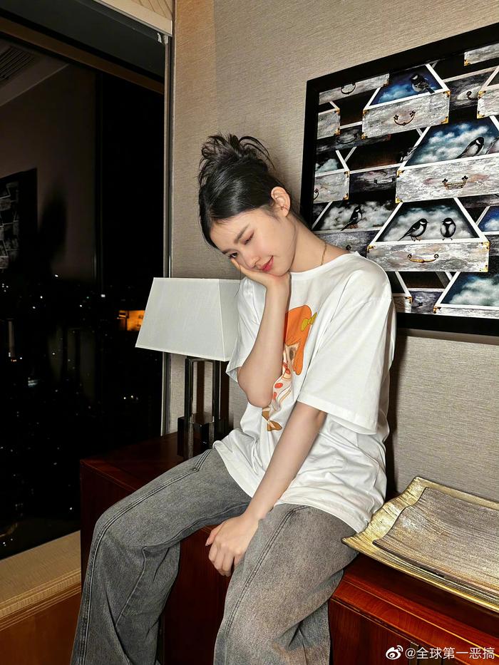 第一次知道眼影贴还是挺神奇的，而且林允现在安利完了之后