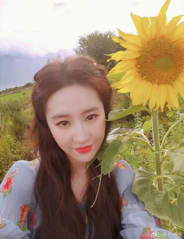 刘亦菲已经到达上海,接下来的行程大概是25号的微博之夜……