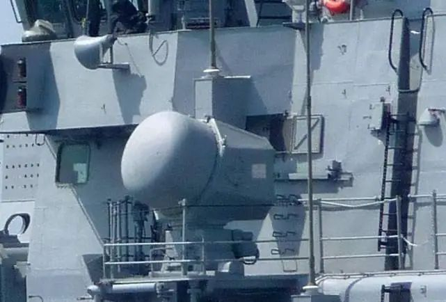 054A导弹护卫舰，改进舰装4面阵相控阵雷达，战力已经翻倍