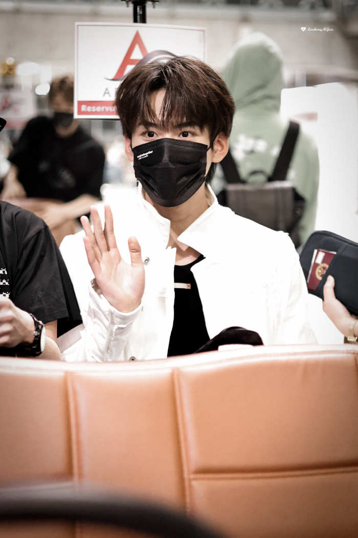 INTO1已于今晚全员抵达泰国！