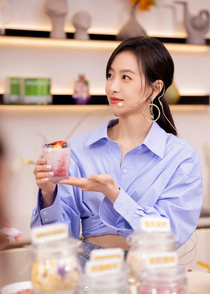 宋茜换新发型啦，美女就是能驾驭住任何造型，她真的很好看呀