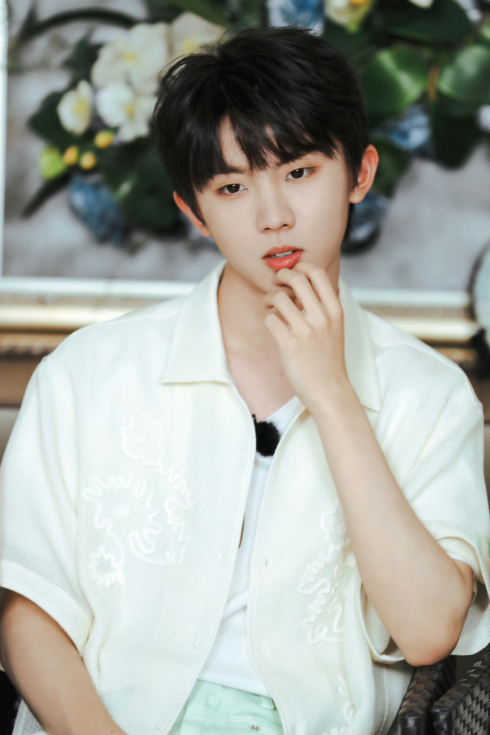 时代少年团旅游日常vlog花絮照掉落