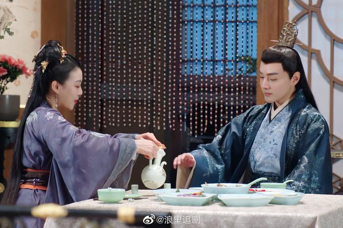 今天更新的《恩爱两不疑》剧情中