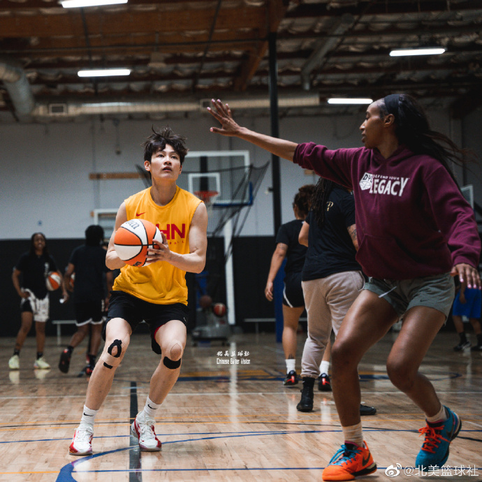 媒体@北美篮球社 更新@杨力维Yic 训练照！活力满满！