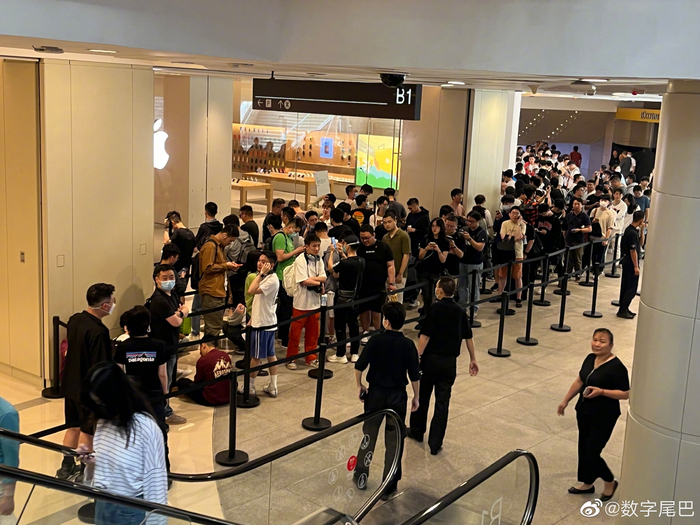 开业一小时前的深圳万象城 Apple Store……