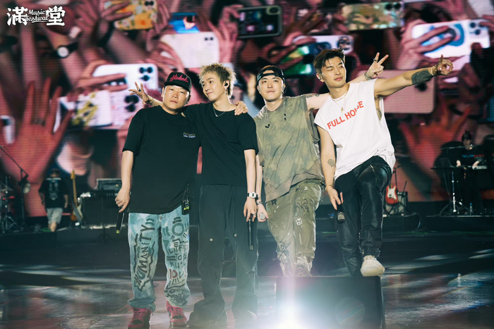 今晚满堂音乐节 豆满T 合体了🔥 Jony J X 满舒克 X TizzyT