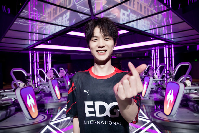 今日下午将迎来WHG、WBG、TE、OMG、EDG、TT六支战队的比赛！