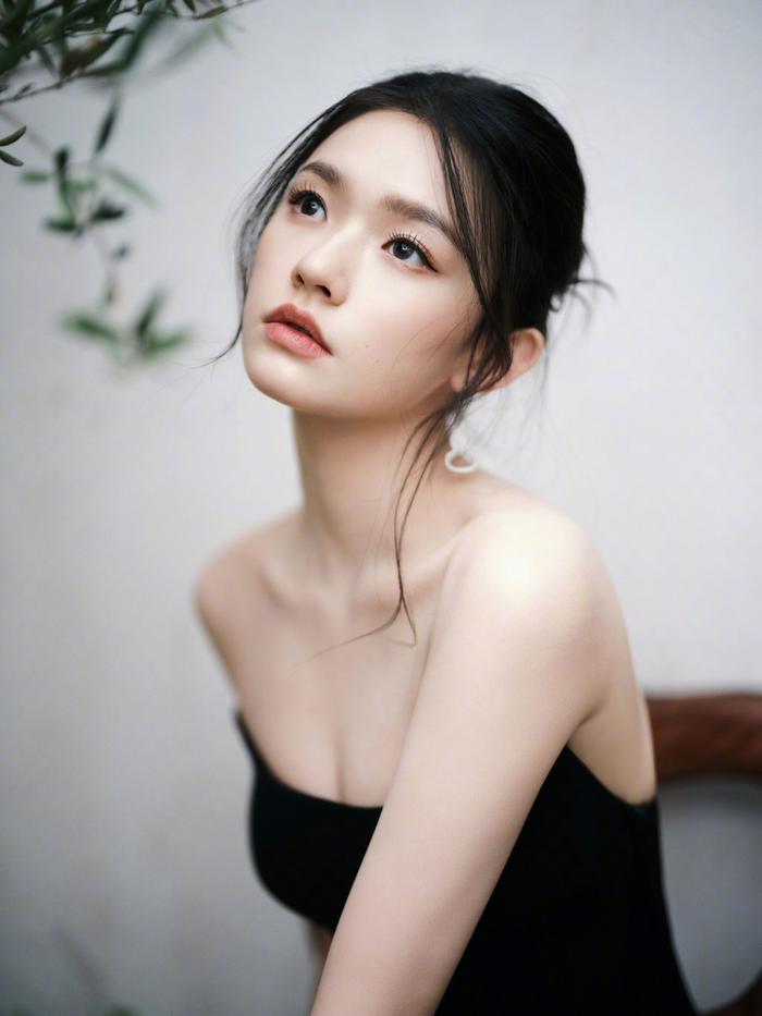 林允 黑天鹅 咱就是说林允的体态真的是越来越好了啊