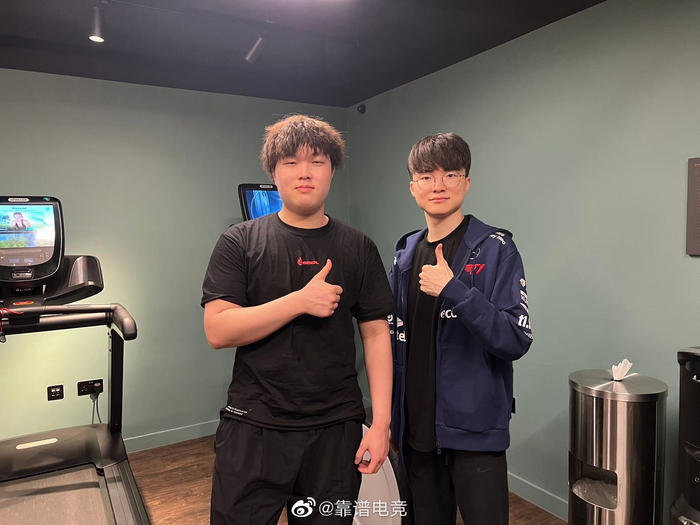 BLG官推分享Bin与Faker的合照