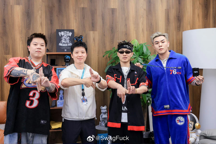 CBlock全员追星成功🔥她喜欢钢琴，也喜欢艾弗森，她想要他能听到于是弹得很大声