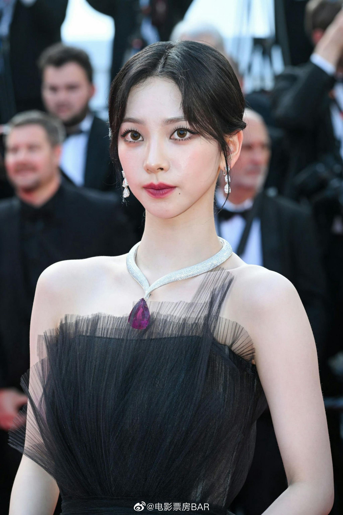 戛纳电影节红毯，姚晨、宋仲基、Aespa组合亮相