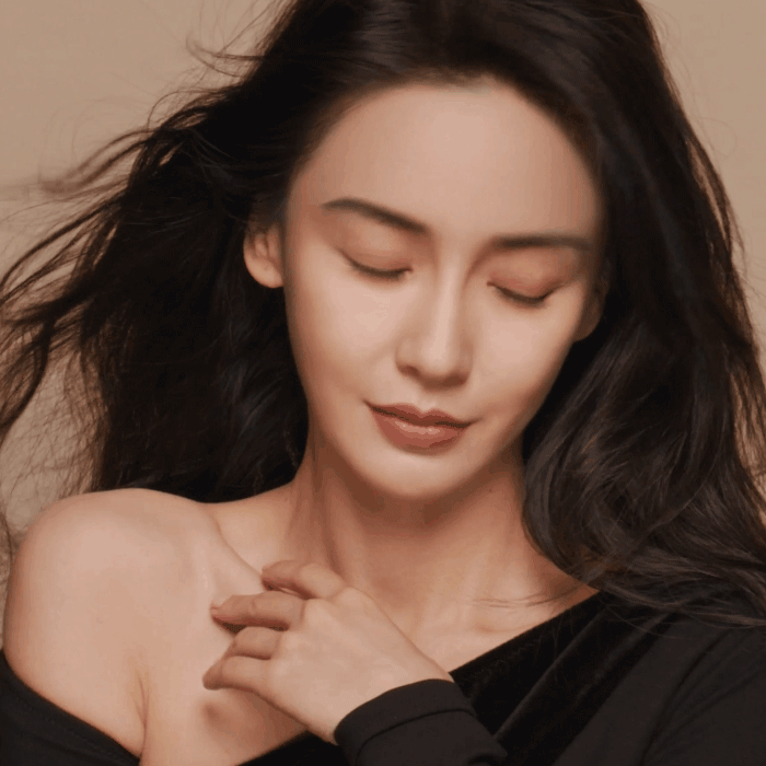 Angelababy最近频频美出圈，搞事业的女明星YYDS！