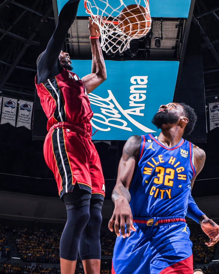 比较轻松！掘金104-93击败热火，拿下总决赛G1，总比分1-0领先！|热火|掘金|总决赛_新浪新闻