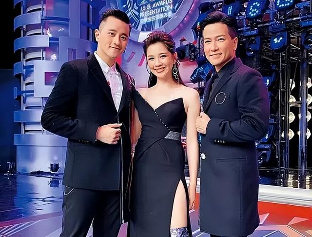 TVB女星真空上阵拍摄节目，按摩时险些露出屁股走光，直言担心