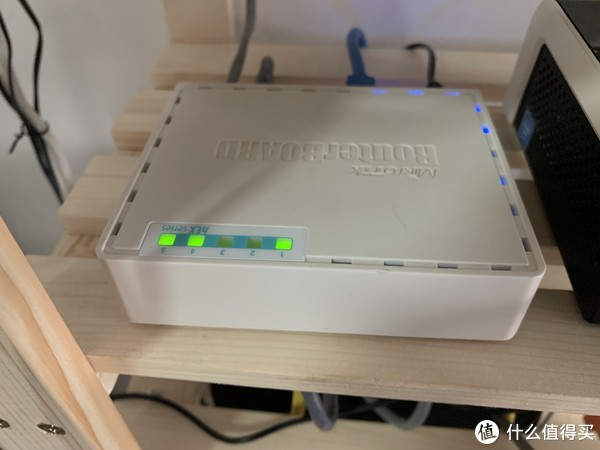 新玩具 MikroTik hEX RB750Gr3，Router OS入门