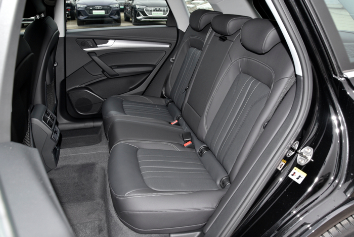 2.5T V6+全时四驱，同价位全新途昂X比Q5L大一圈