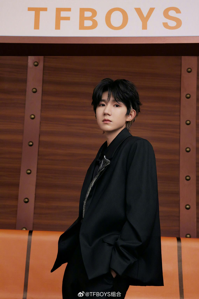 TFBOYS十周年新合照 TFBOYS十年之约演唱会主视觉公开……