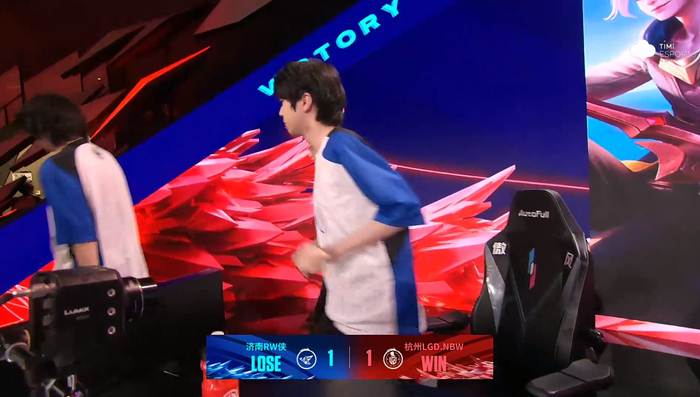 杭州LGD.NBW发起反击，扳回一局！|杭州LGD|LGD|RW_新浪新闻