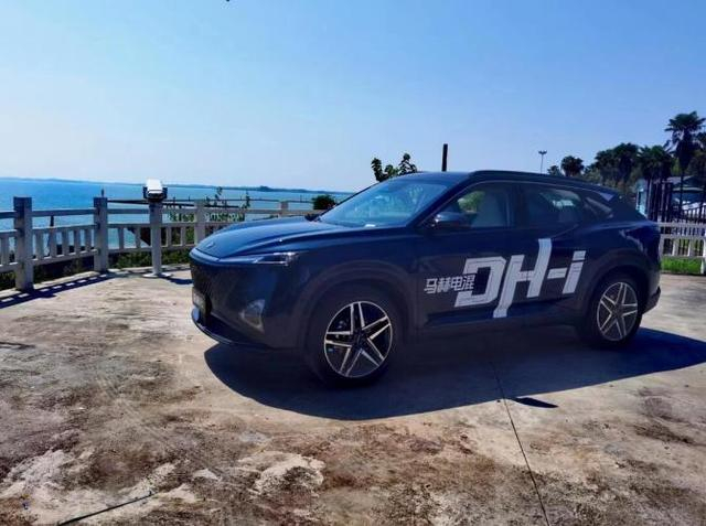 越堵越省油 号称最强电混 试驾皓瀚·马赫电混DH-i 续航达1200KM