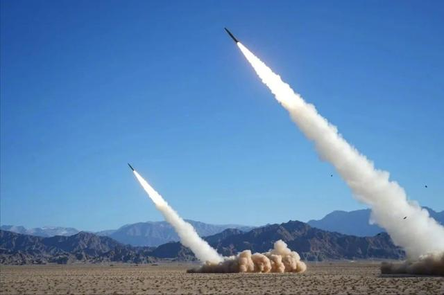 终于来了！中国超级远火，500公里的陆军战术导弹，公开露面