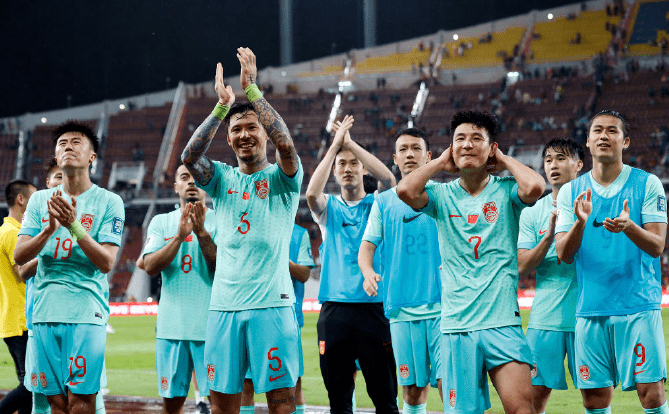 CCTV5播韩国VS国足，穿啥球衣？韦世豪PK孙兴慜，吴曦该学郑智|郑智|韦世豪|吴曦_新浪新闻